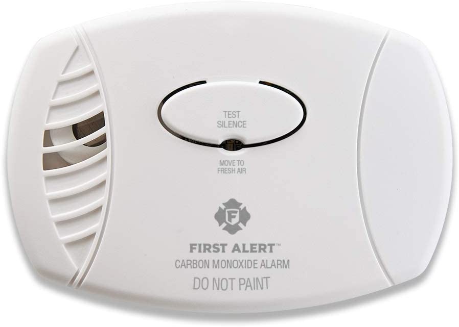 First Alert Carbon Monoxide Detector, Plug-In Alarm with Battery Backup ...