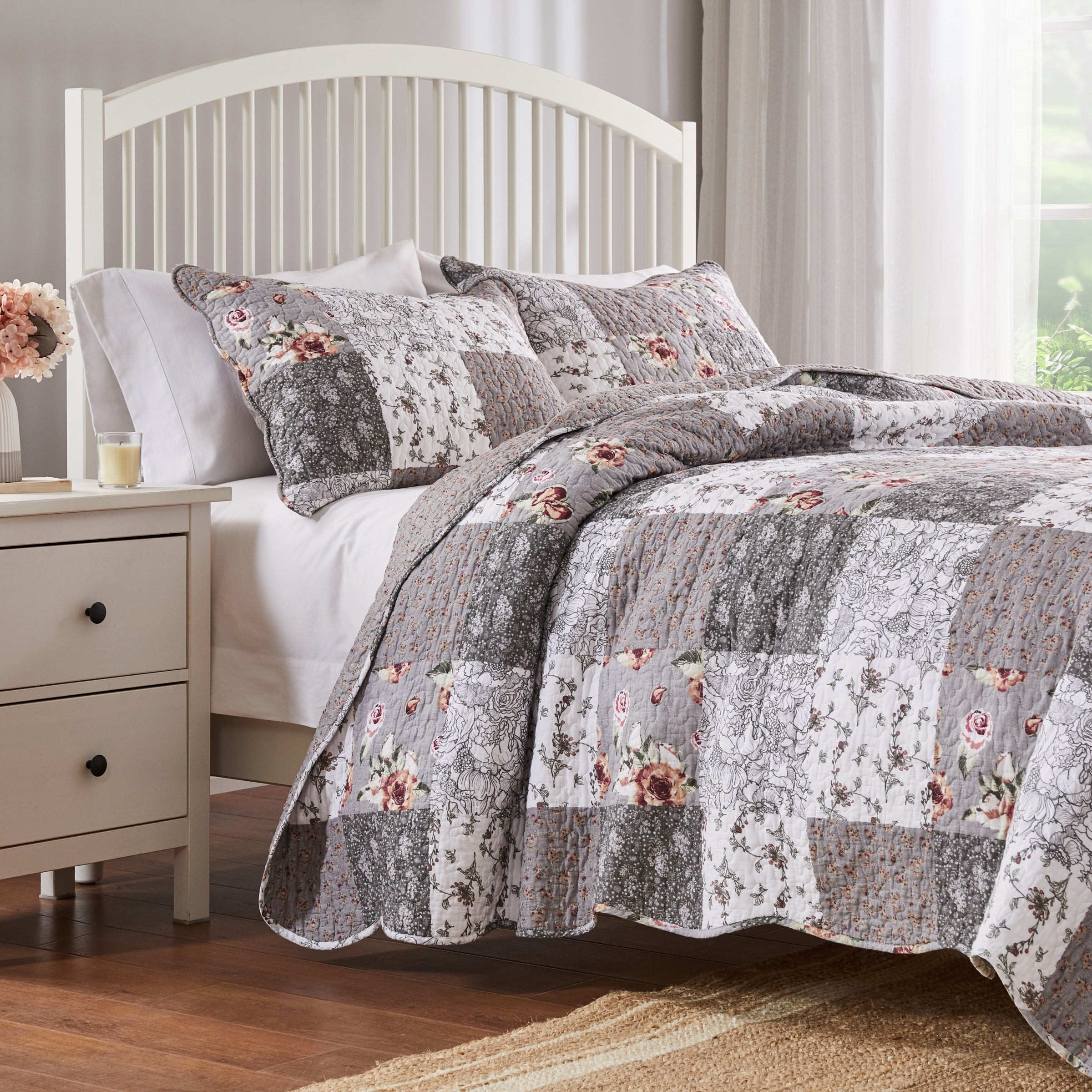 Barefoot Bungalow Giulia Cotton-Rich Floral Patchwork Print Quilt Set ...